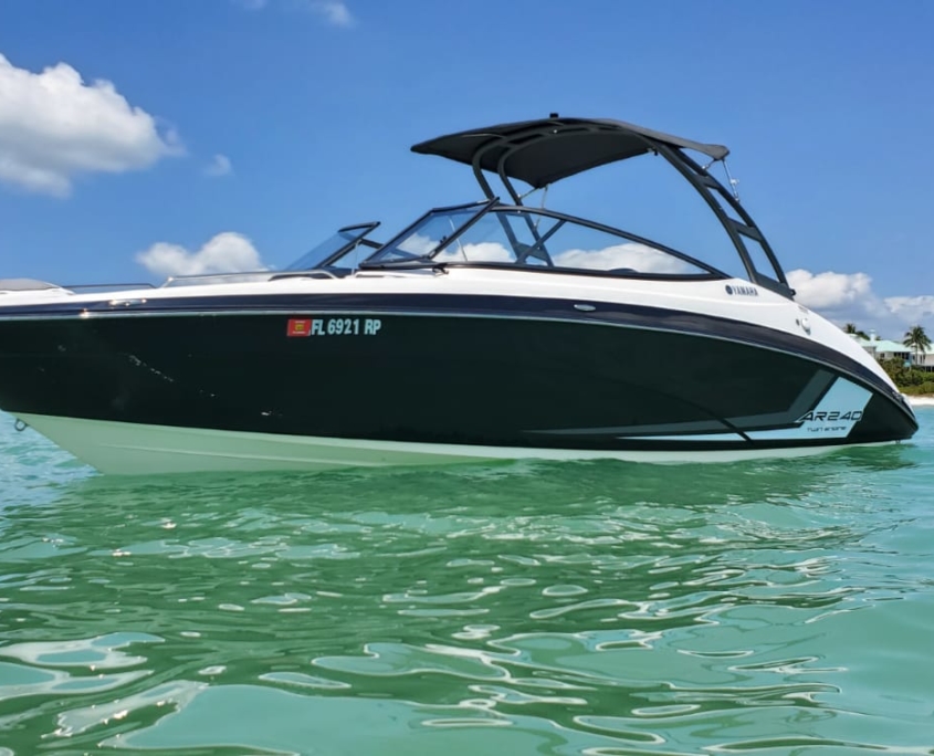 25 FT. BOWRIDER YAMAHA JETBOOT SPORT - Cape Coral Charter Boats